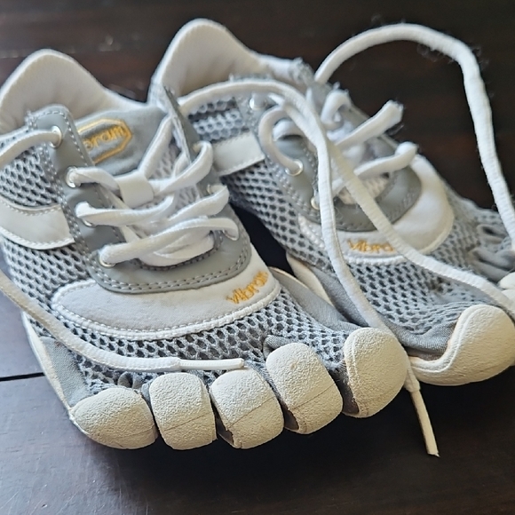 Vibram | Shoes | Vibram Gray And White Minimalist Sneakers With Toe ...